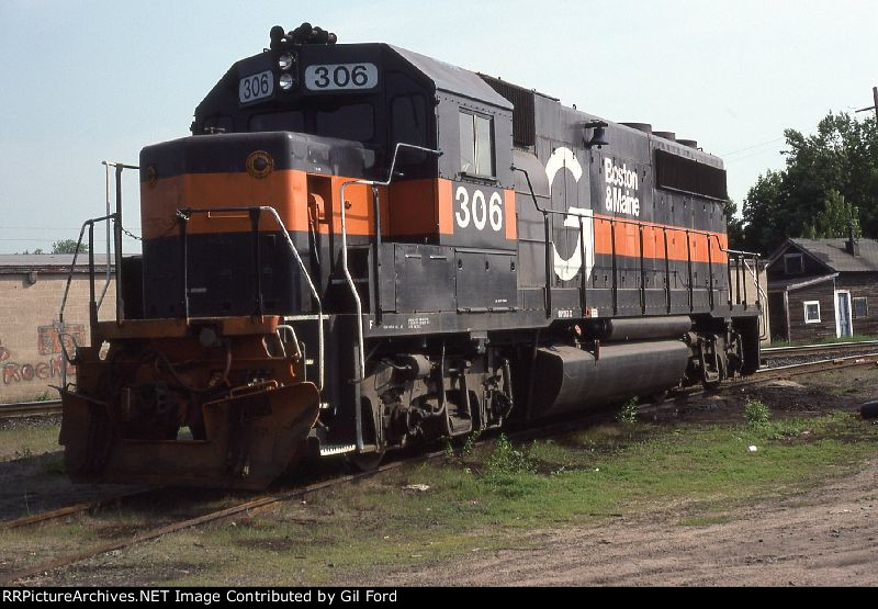 B&M 306(GP40-2)